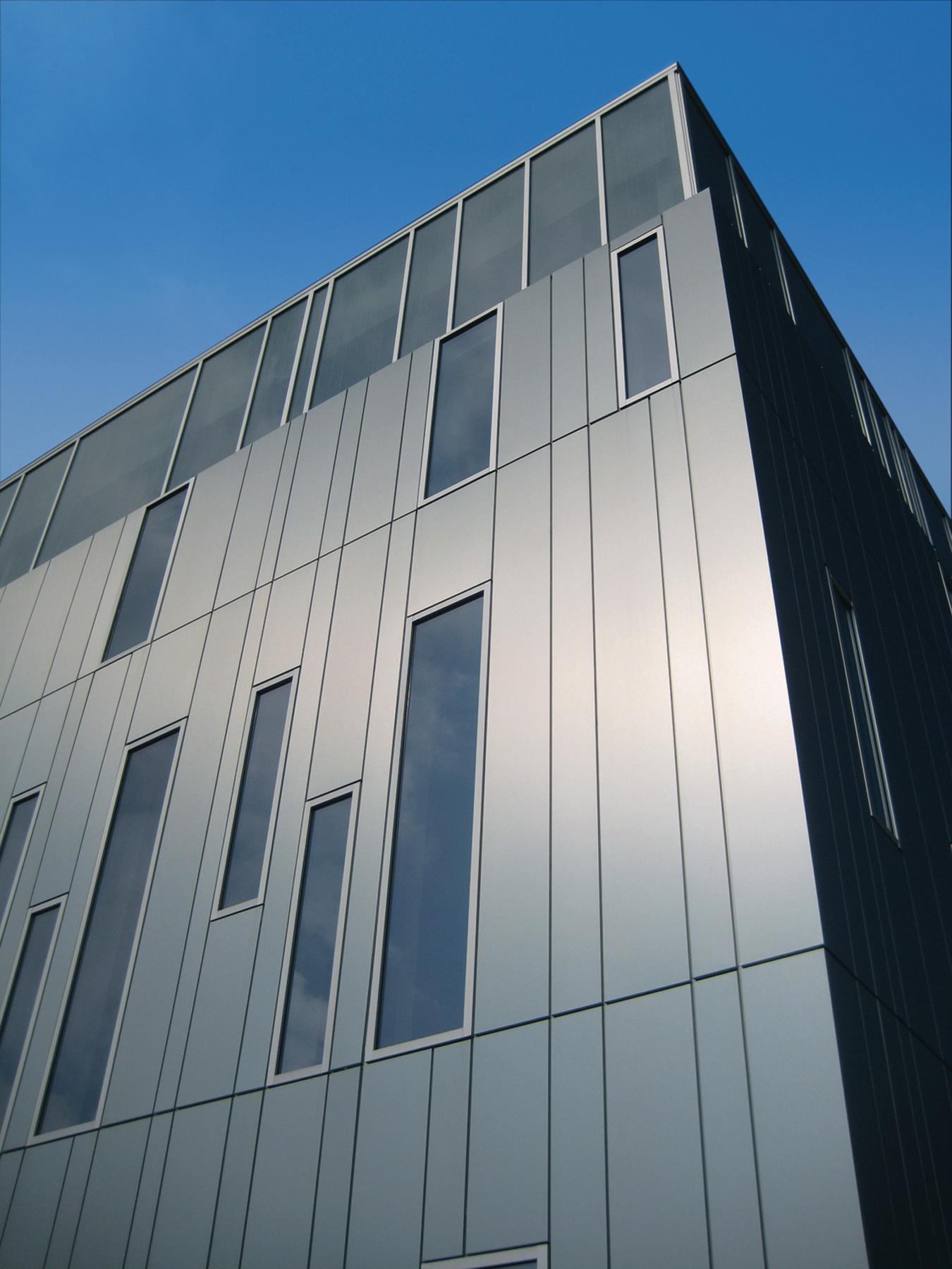 Product: Kingspan Insulated Panels Benchmark Façades