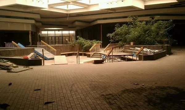 The Attraction of Dead Malls