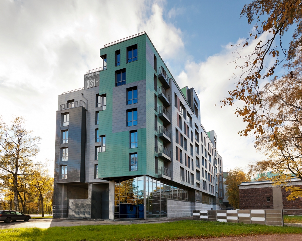 The Residential building "Malachite" with built-in rooms and a parking ...