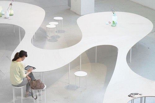 This Minimalist Table Combines Collaborative and Solo Workspaces