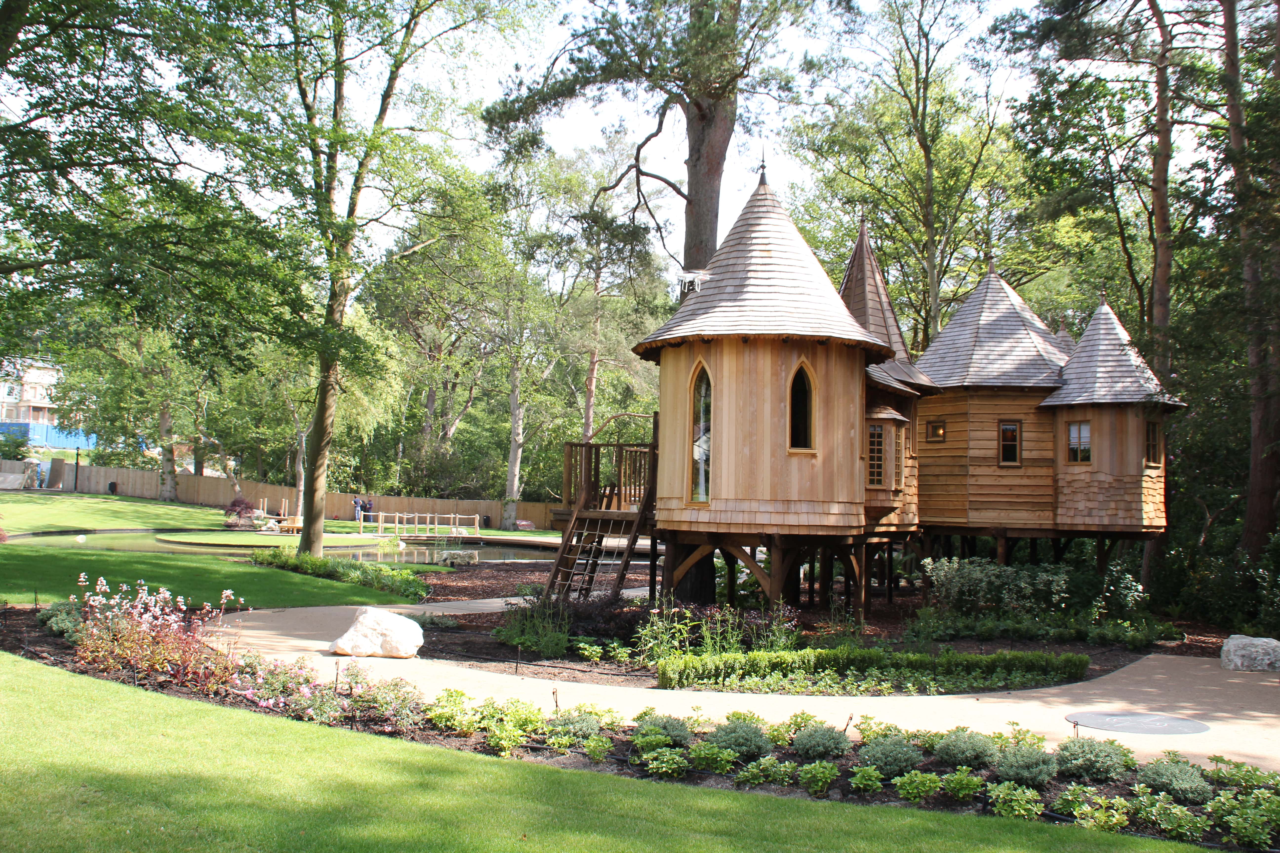 Treehouse Escape at Water's Edge - Architect Magazine