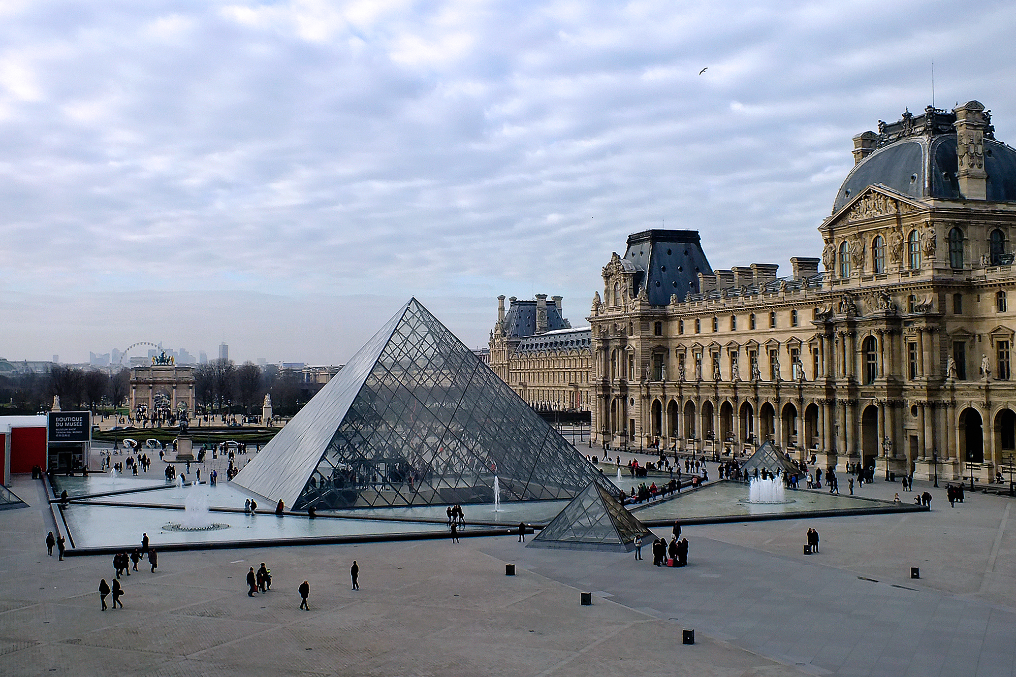 Louvre Pyramid: The Folly that Became a Triumph