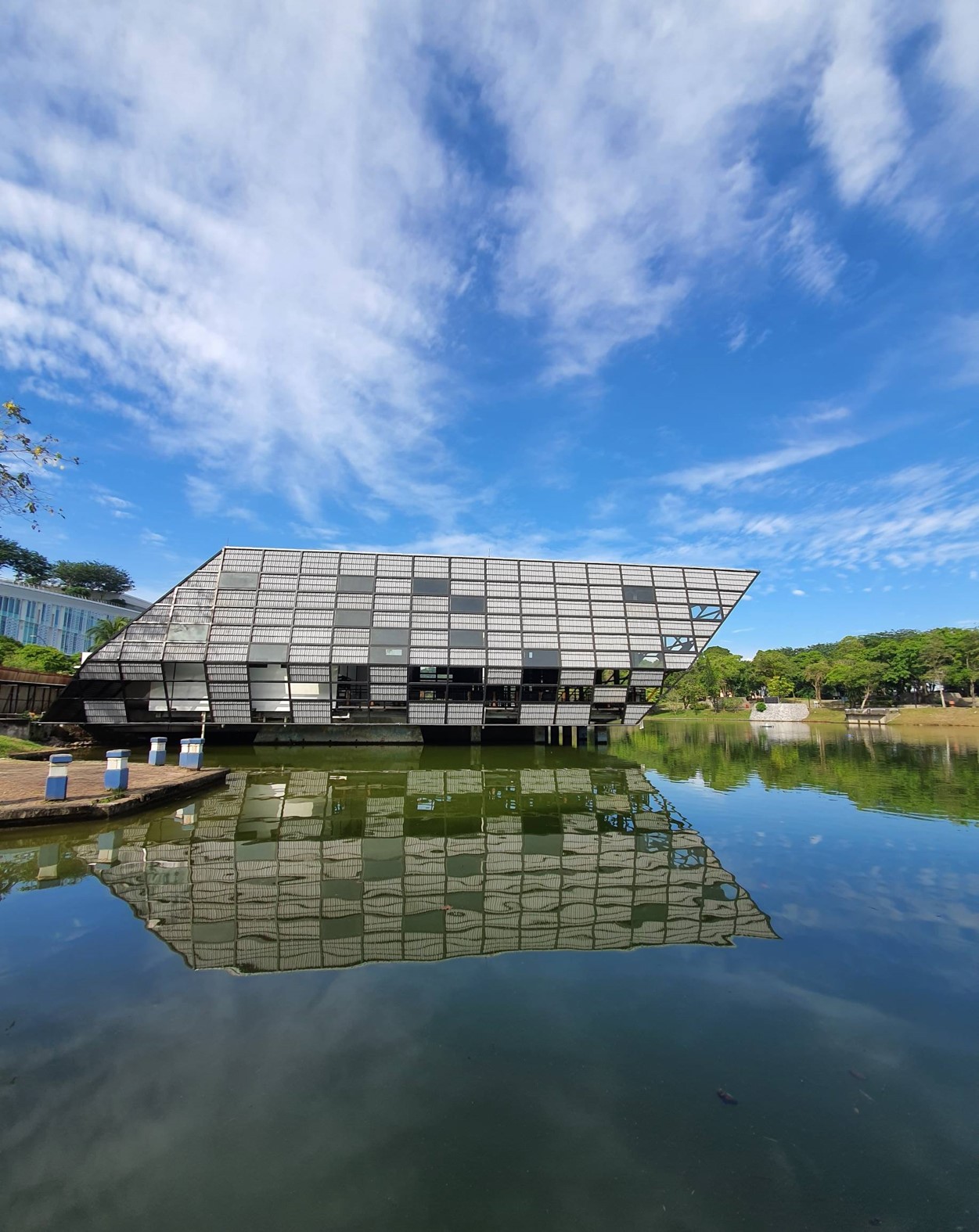 Lakeside Floating Restaurant - Architect Magazine
