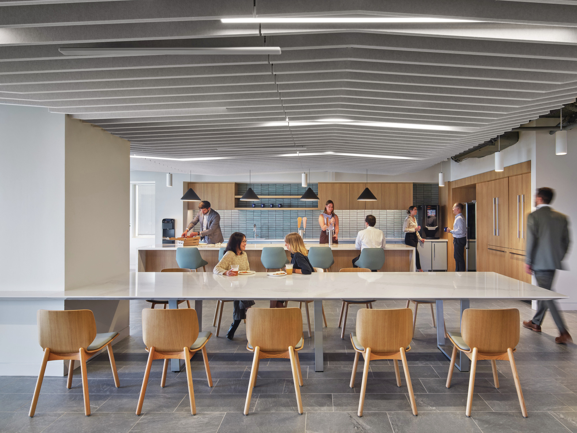 Transforming Workspaces: Adapting to Peak Attendance in Hybrid Environments