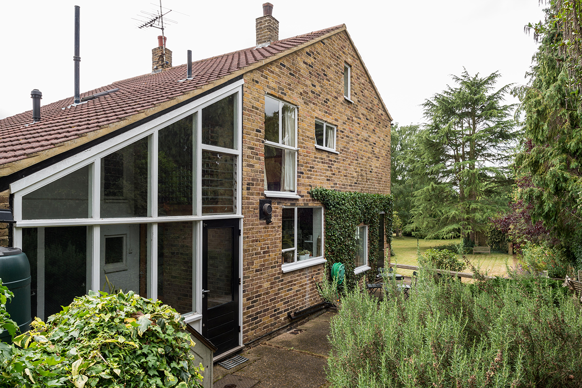 Alison and Peter Smithson's Sugden House Hits the Market For the First Time