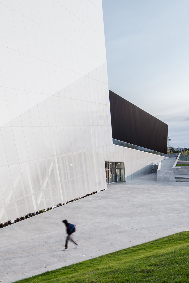 Complexe Sportif de Saint-Laurent - Architect Magazine