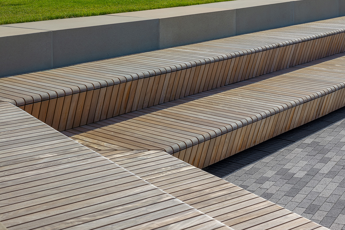 Grand Junction Plaza: Wood that Flows like Water