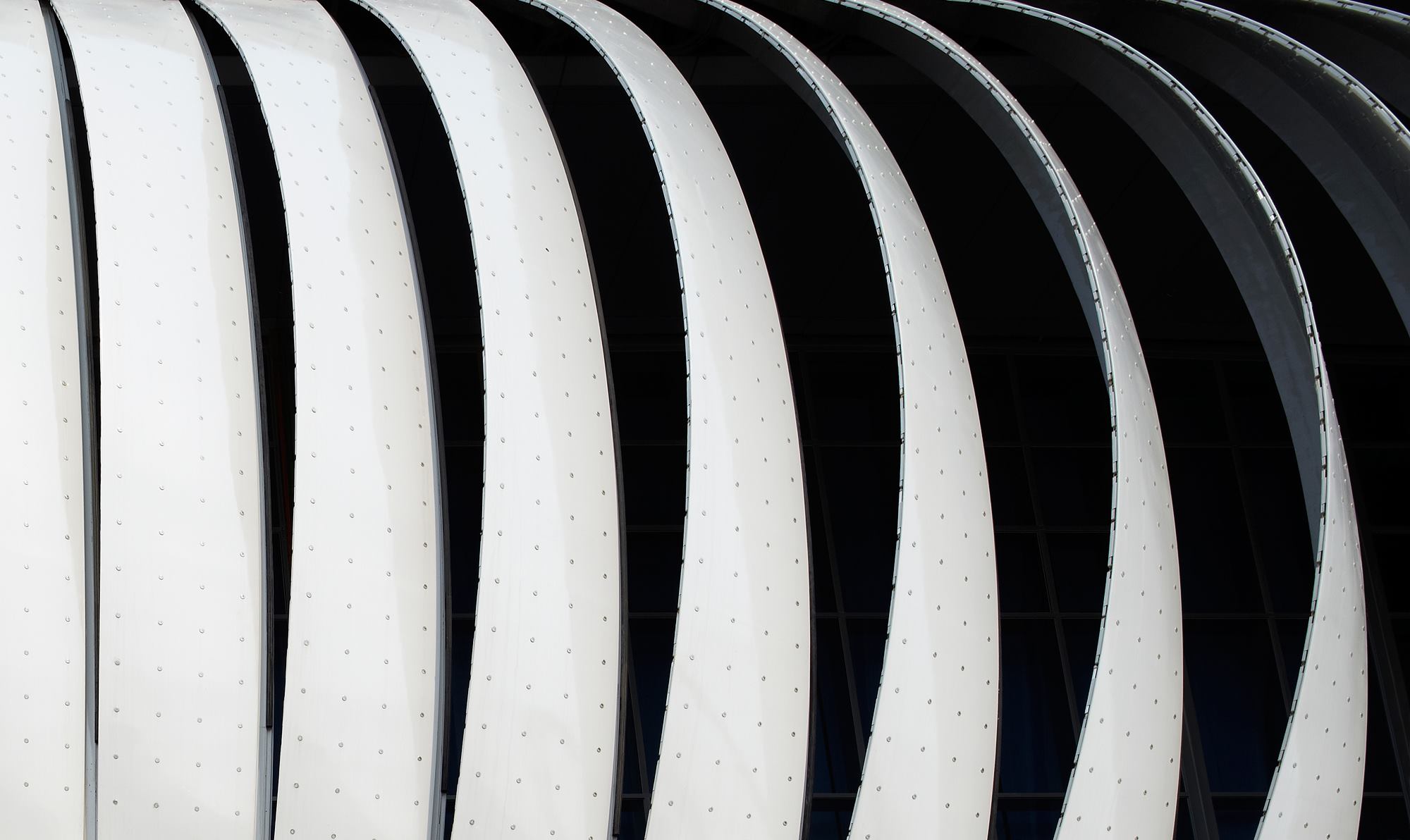 Taking a Cue from Nature, a Kinetic Façade that Breathes Daylight