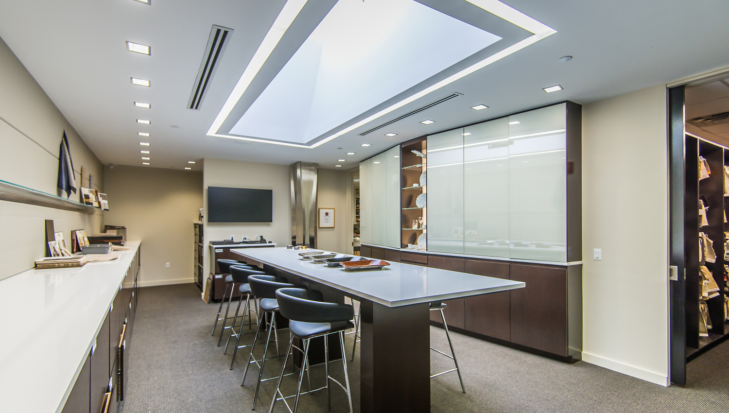 Dassault Falcon Jet Corporation North American Headquarters - Showroom ...