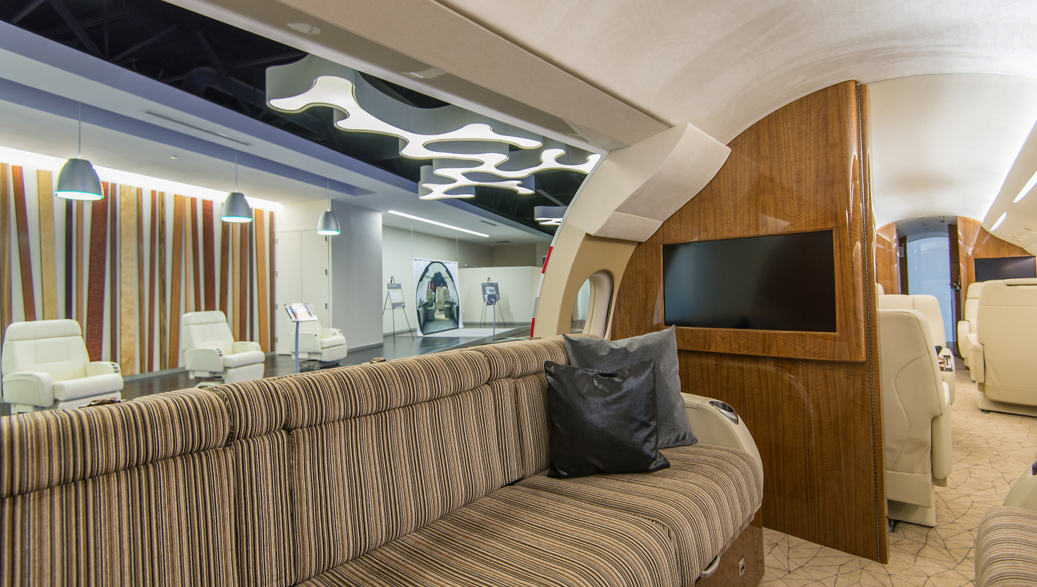 Dassault Falcon Jet Corporation North American Headquarters - Showroom ...