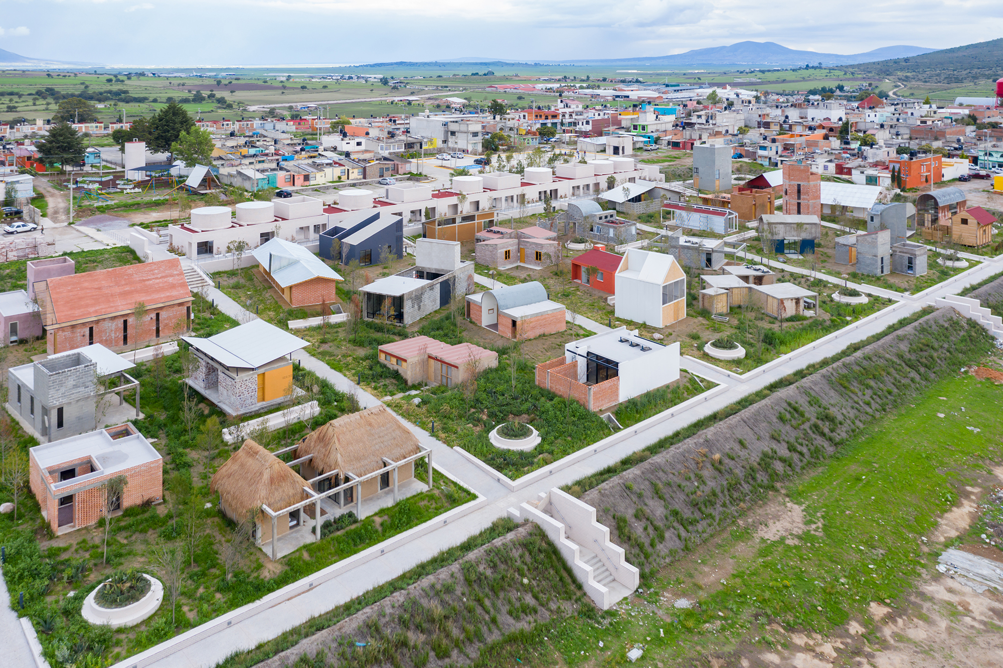 Apan Housing Laboratory, by MOS