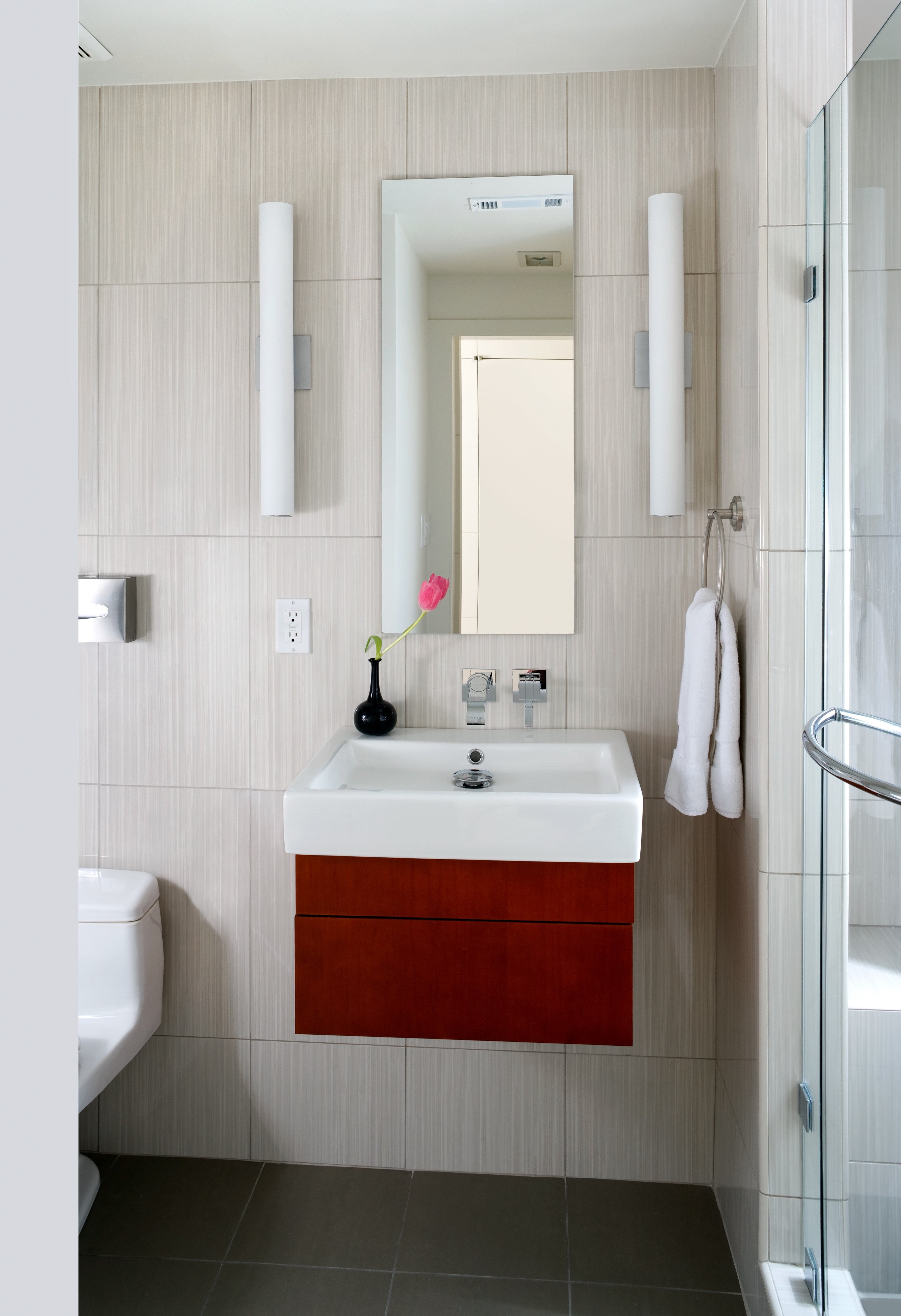 Row House Basement Maximizes the Efficiency of Its Small Footprint ...