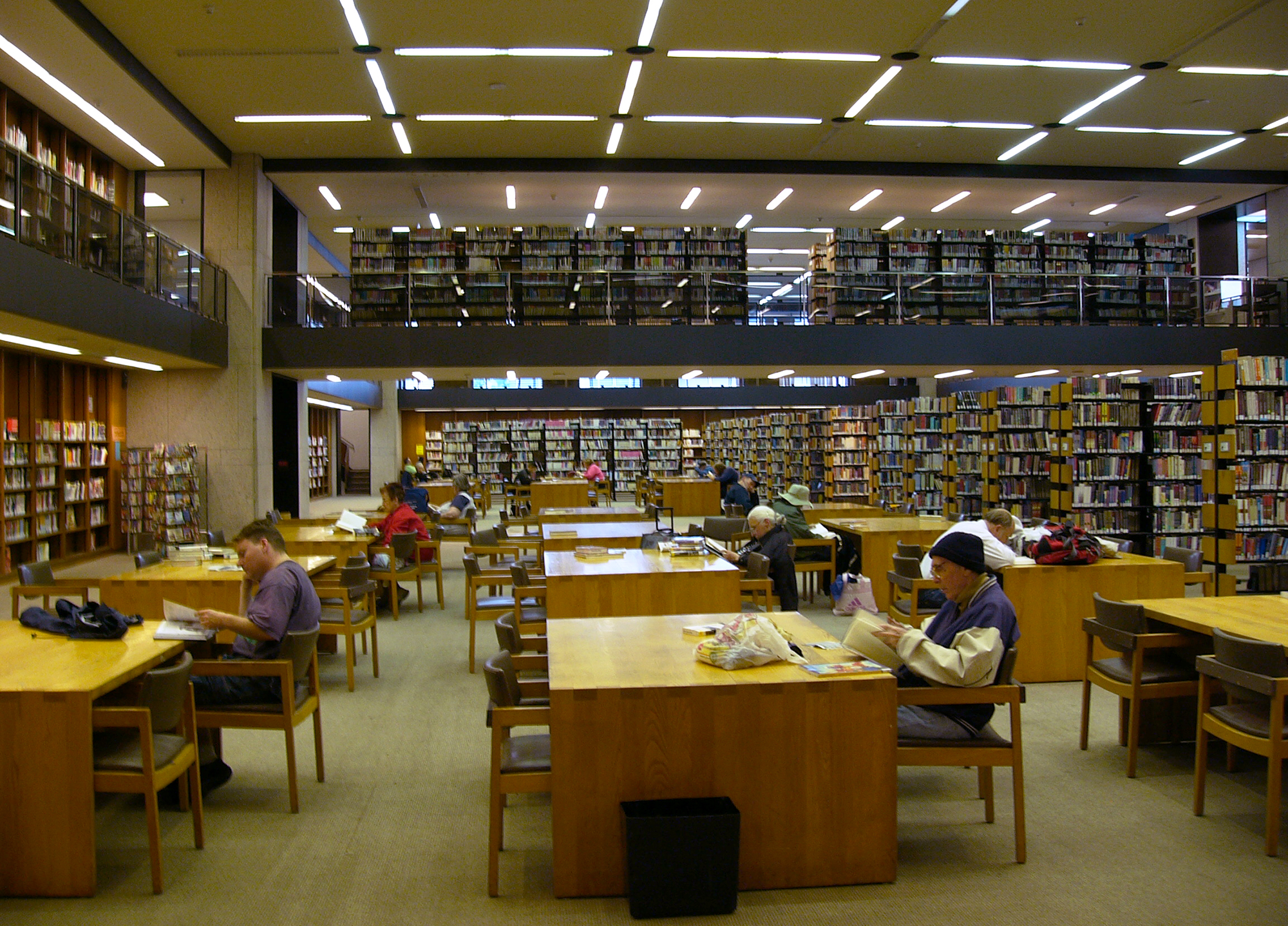 The Tale of Two Modernist Libraries