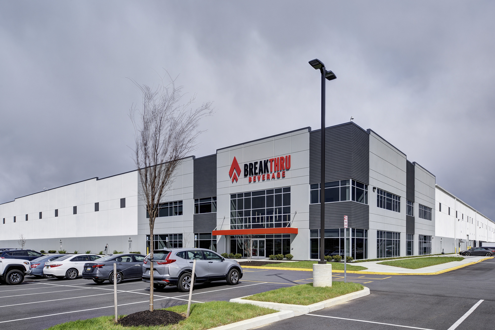 BreakThru Beverage Group Distribution Facility - Architect Magazine