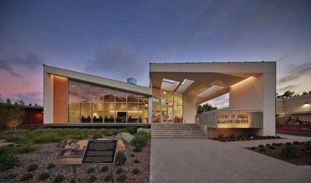 This Alumni Center Bridges the Institutional and the Domestic