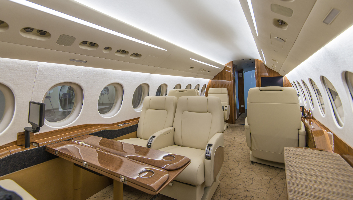 Dassault Falcon Jet Corporation North American Headquarters - Showroom ...