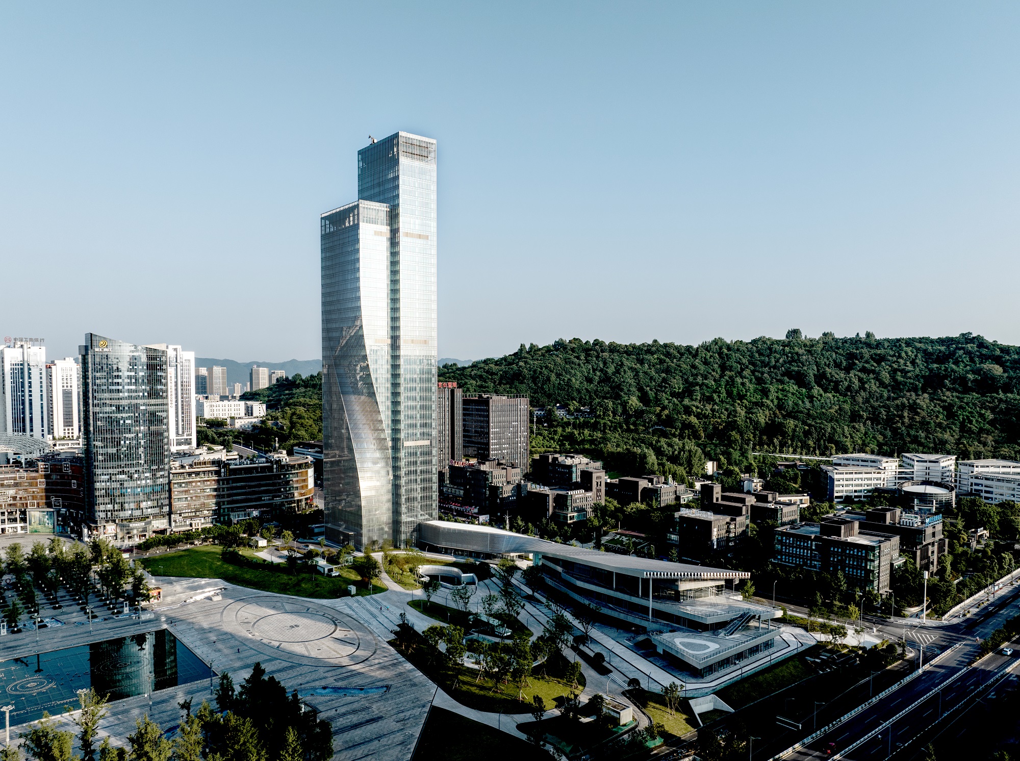 Aedas Completed World-class Twisting Tower in Chongqing, Glowing in ...