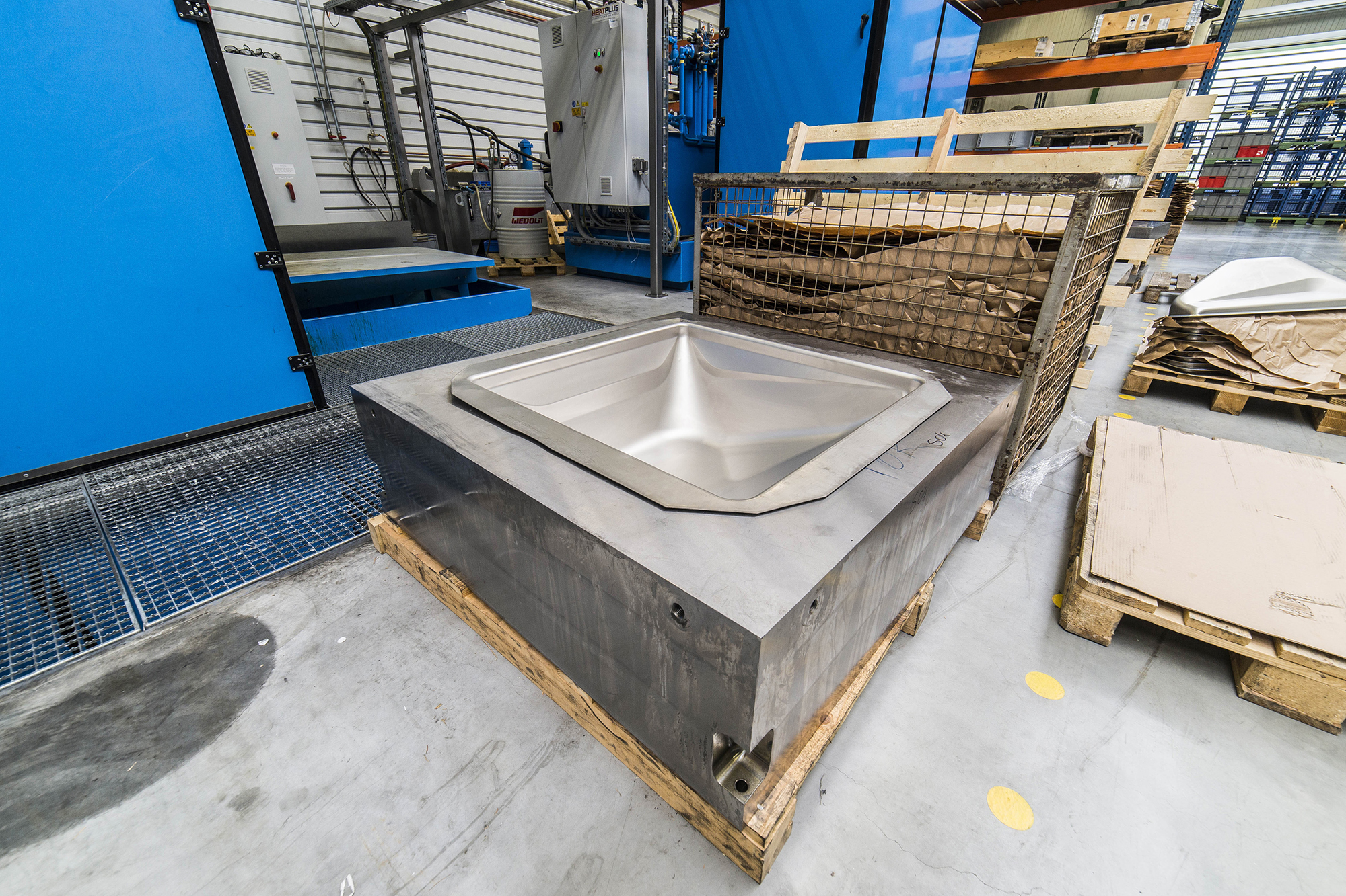 Honorable Mention: Hydroformed Shading, a Metal Feature Shaped by Water