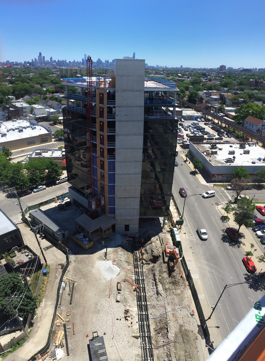 Five-Pipe 'Umbilical Cord' Connects Two Mid-Rise Chicago Structures