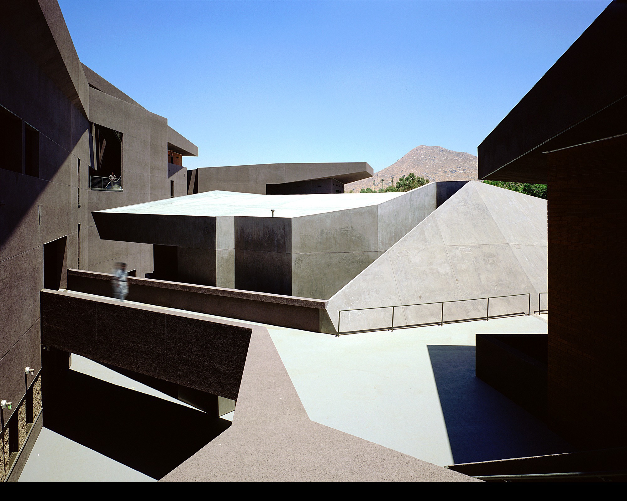 The Cinematic Dreamer: Revisiting the Forgotten Architect Frank Israel ...