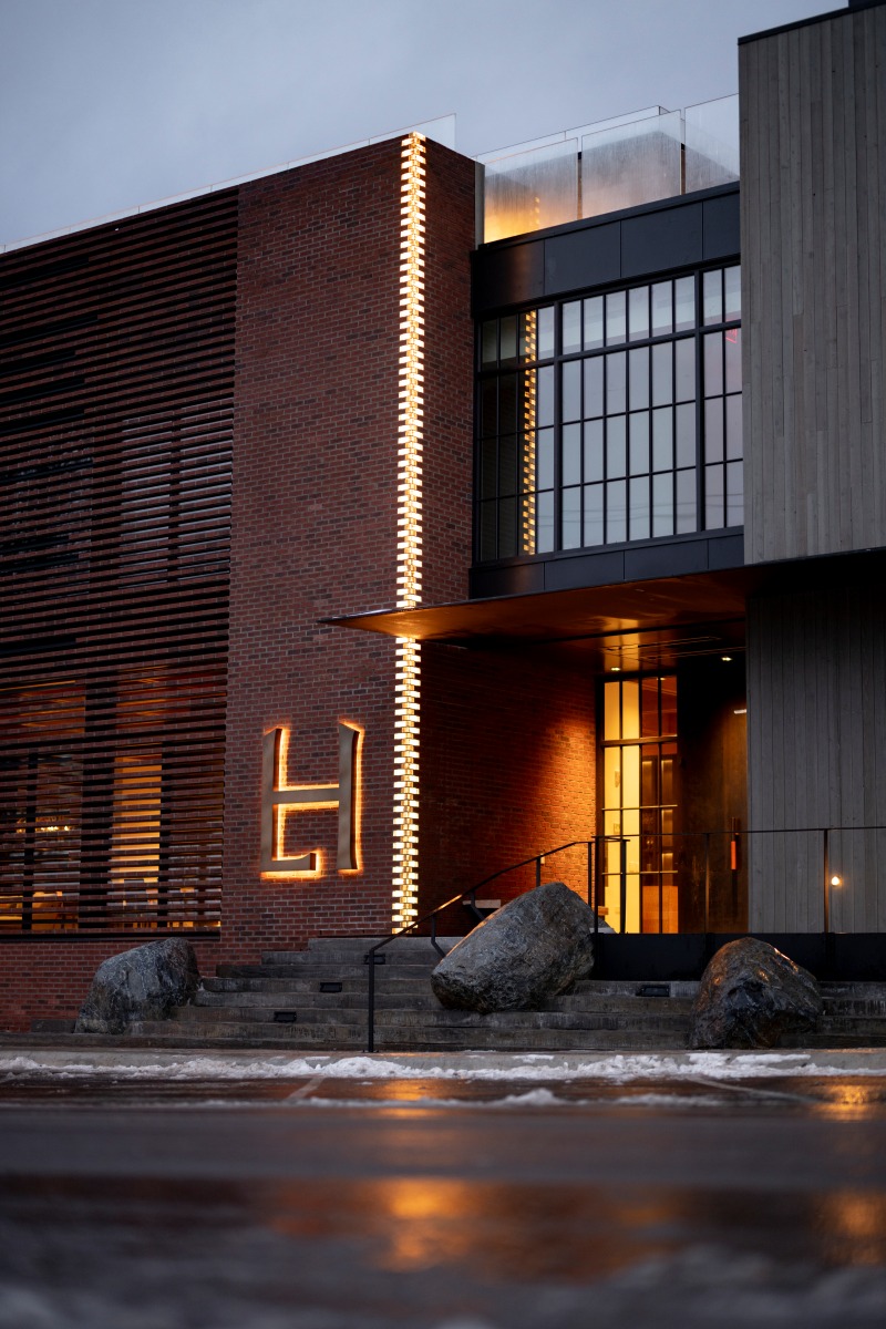 Olson Kundig’s Alpine-Inspired Larch House Opens in Whitefish, Mont ...
